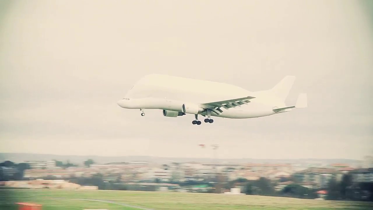 [HIGH TECH JOB] One second of an high tech life is a moment - YouTube