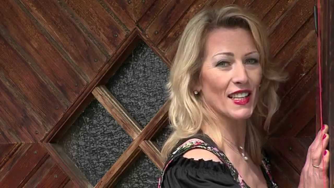 Clip "Herzensmelodie" Angela Nebauer - YouTube
