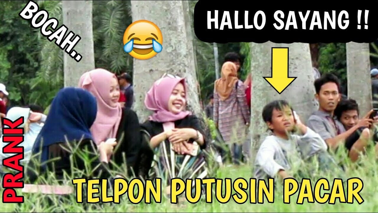 ANAK KECIL..!! TELPONAN DIPUTUSIN PACAR DISAMPING ORANG || Prank Indonesia - YouTube