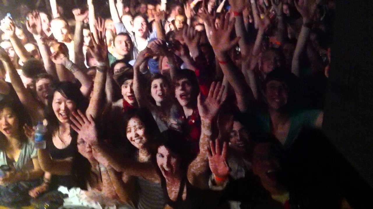 YELLE crowd screaming in Chicago, IL. May 6th, 2011 - YouTube