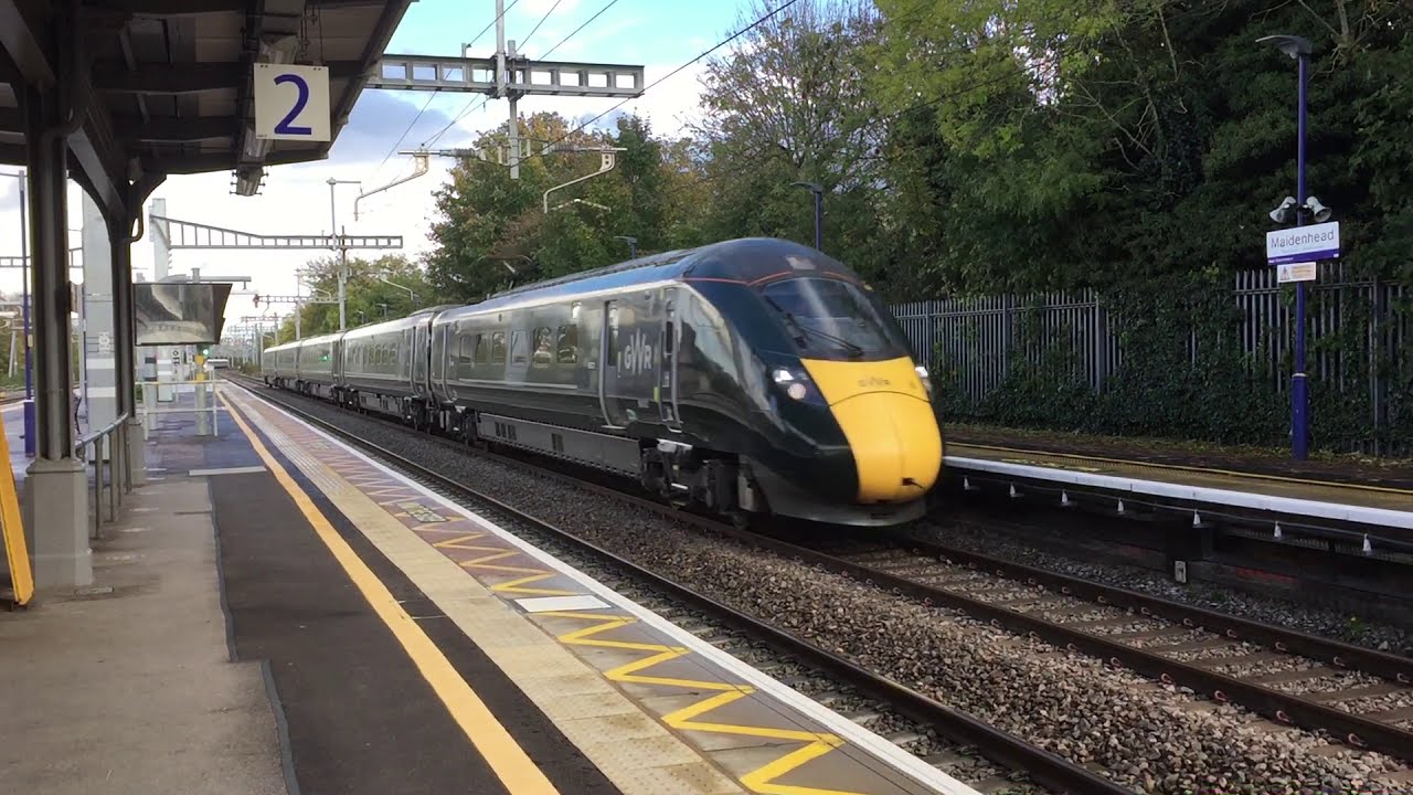 Class 800 GWR IET's pass Maidenhead at 125mph - YouTube