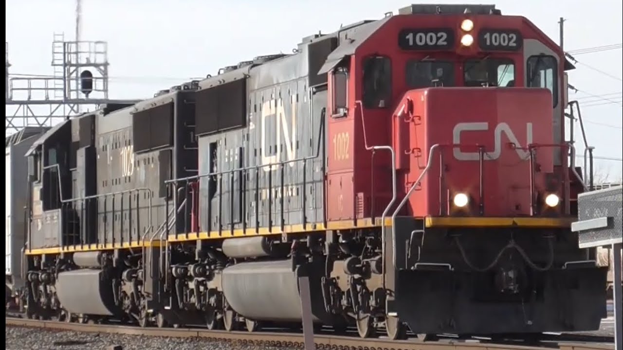 IC 1002 Leads A407 through Effingham, IL - YouTube