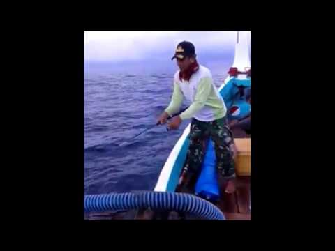 Mancing Setengah Bugil