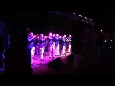 Banda Real Divina - Las chiquitas - YouTube