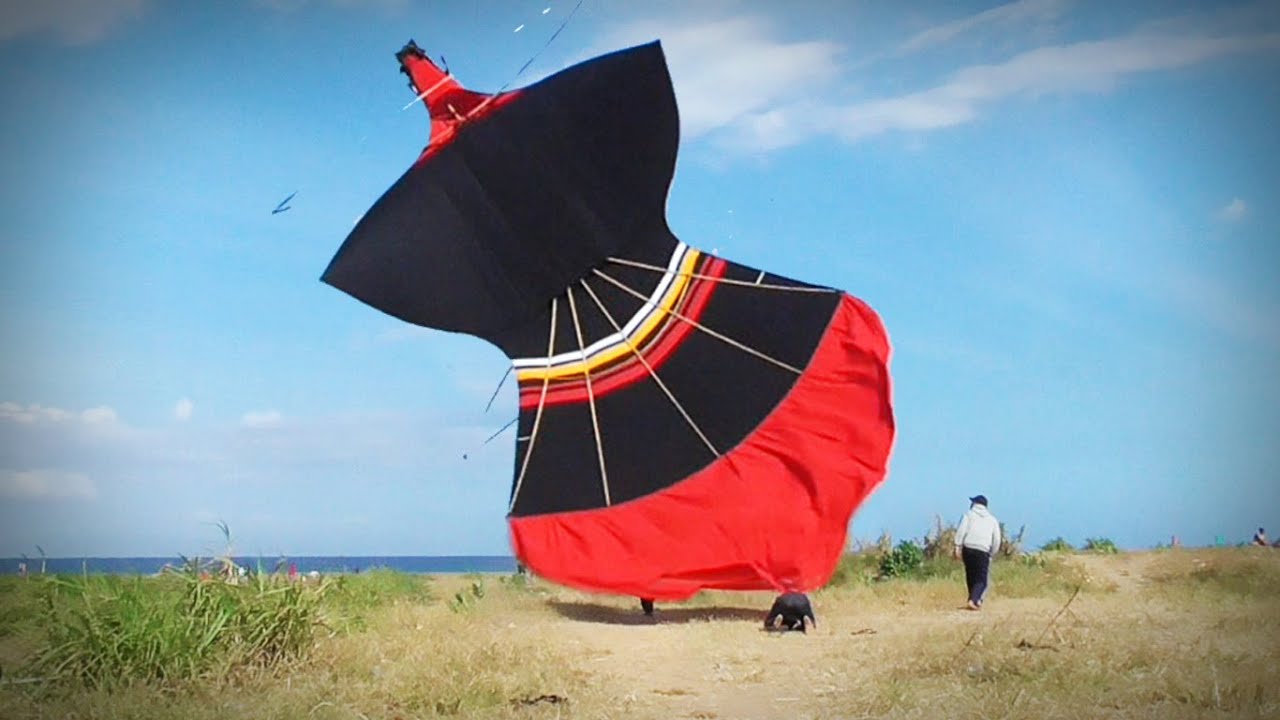 MAU HERAN TAPI INI PADANGGALAK, SELALU RAME LAYANG LAYANG MENGUDARA ...