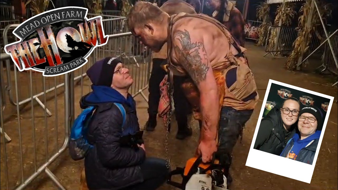 Made to BEG at The Howl Scream Park! INSIDE THE MAZES! GENUINE SCREAMS ...