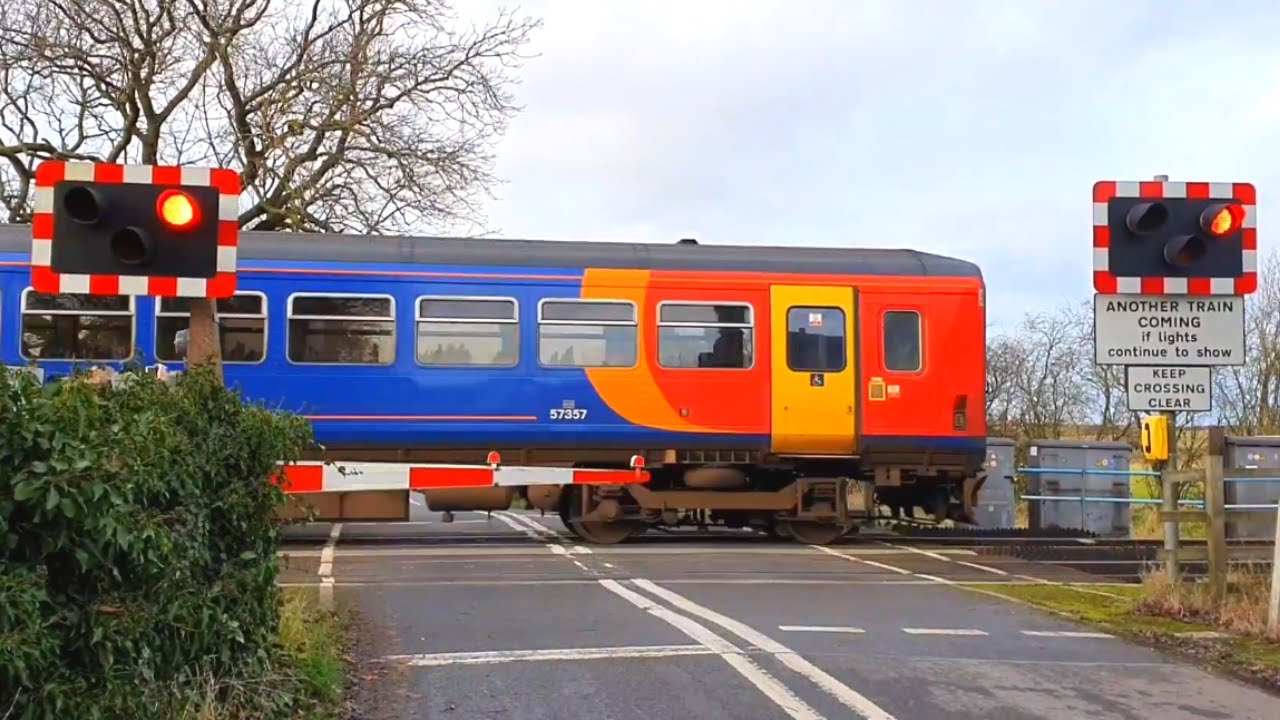 Collingham Cross Lane Level Crossing, Nottinghamshire - YouTube