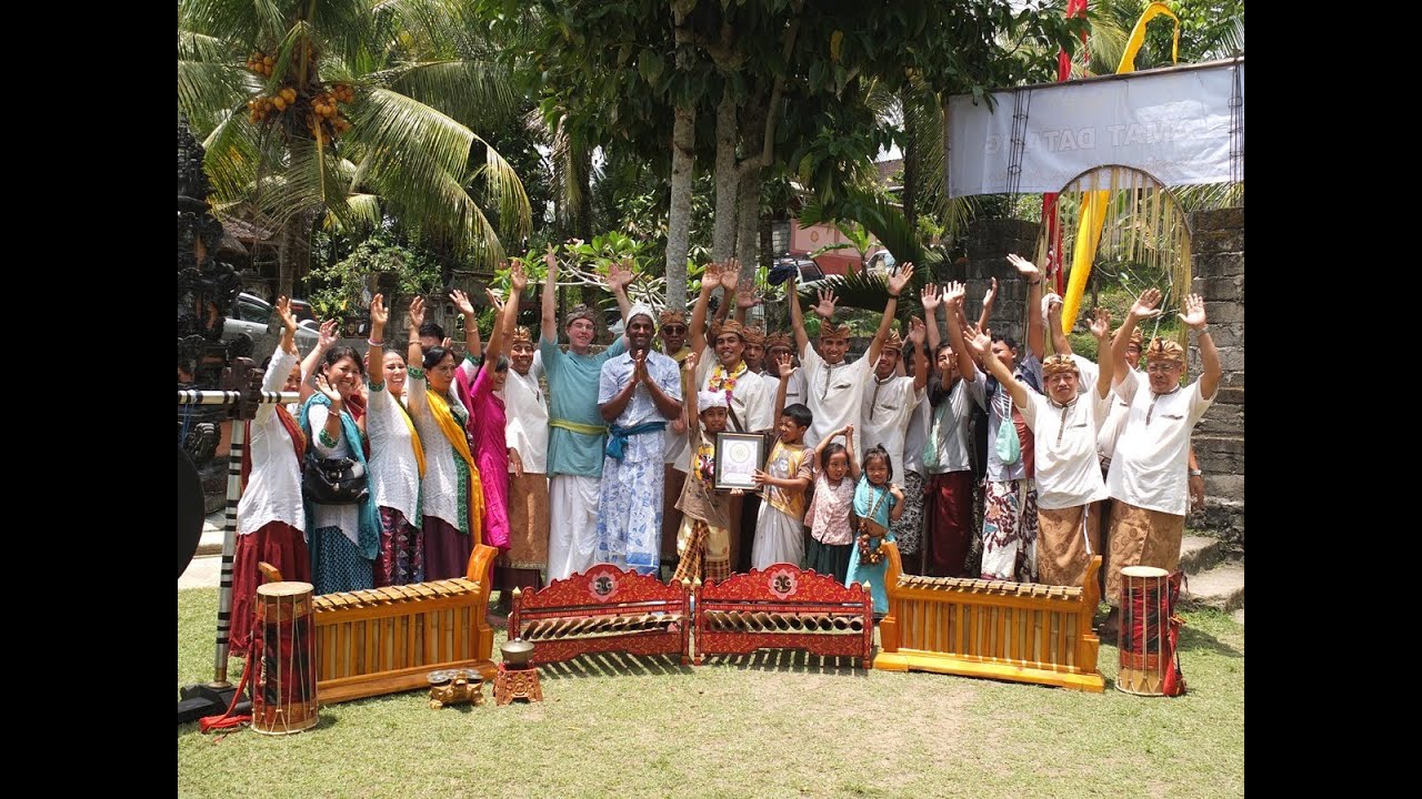 Vrindavan Mellows feat. Balinese Instrument (Geguntangan) - YouTube