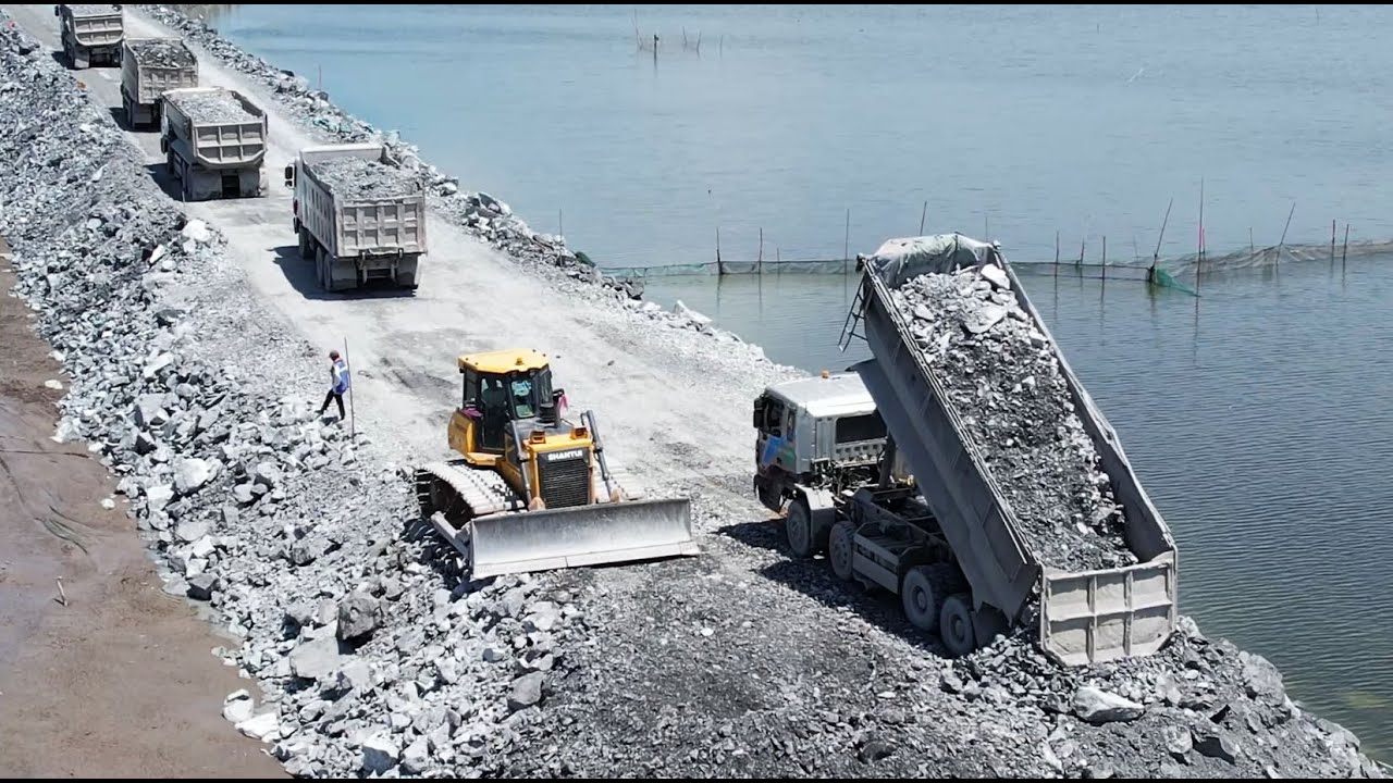 Incredible heavy machinery working with dump trucks, Bulldozers ...