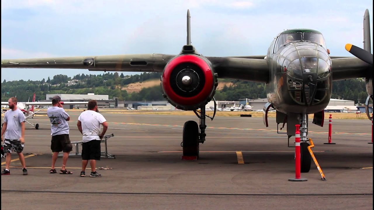 B-25 Mitchell R-2600 engine run up - YouTube