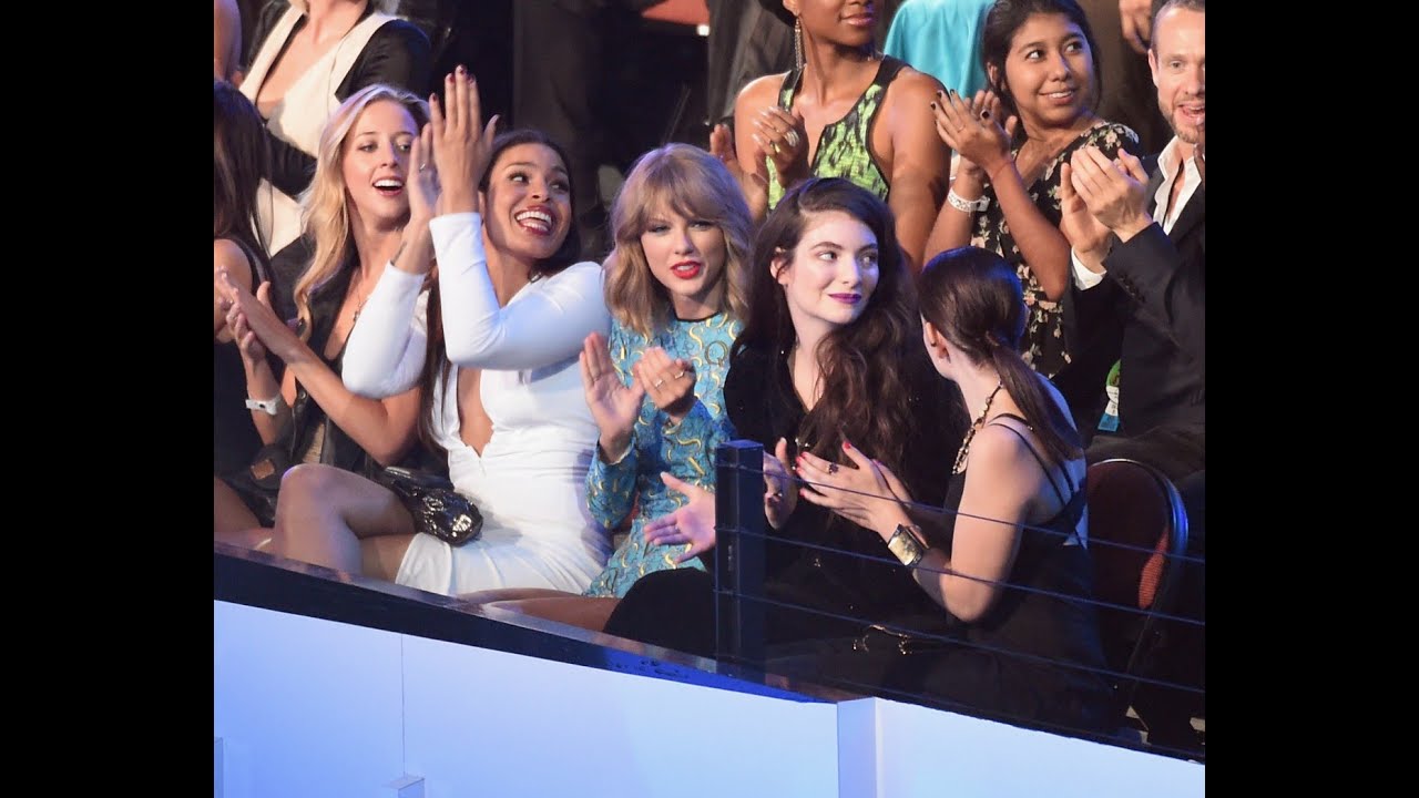 Taylor Swift Awkwardly Dancing MTV VMAS 2014 (FULL VIDEO) - YouTube