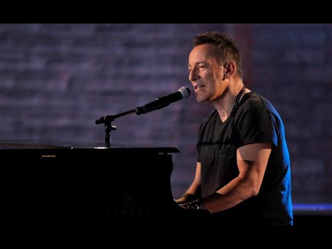 Bruce Springsteen "My Hometown" (only piano and harmonica) Tra Ita ...