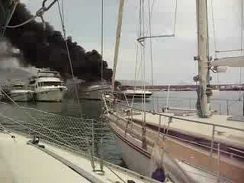Fuego en el puerto de Altea - YouTube
