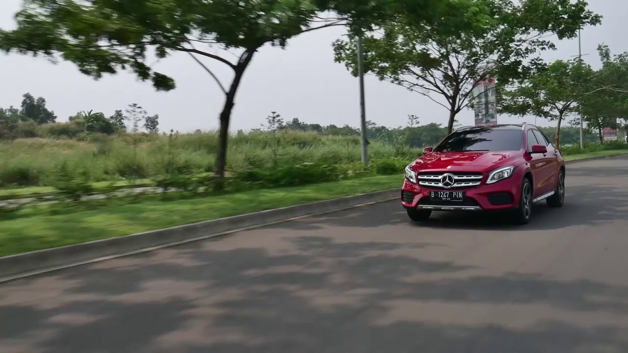 Mercedes-Benz GLA 200 AMG Line 2018 - YouTube