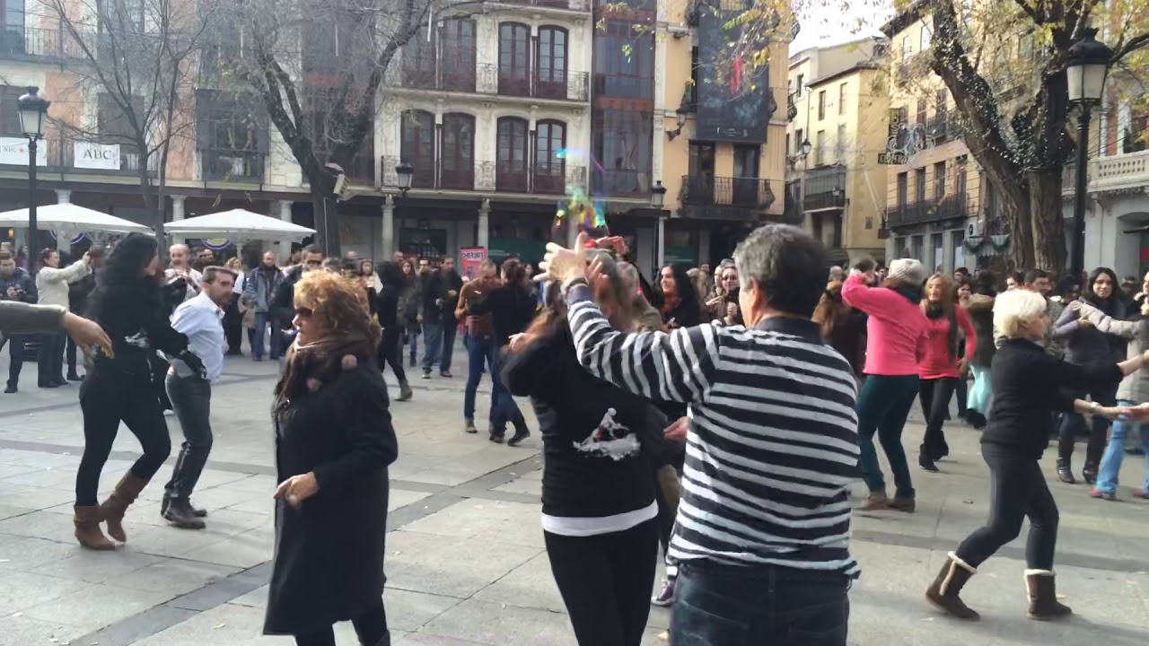 Traditional street dancing on street of Toledo, Spain - YouTube