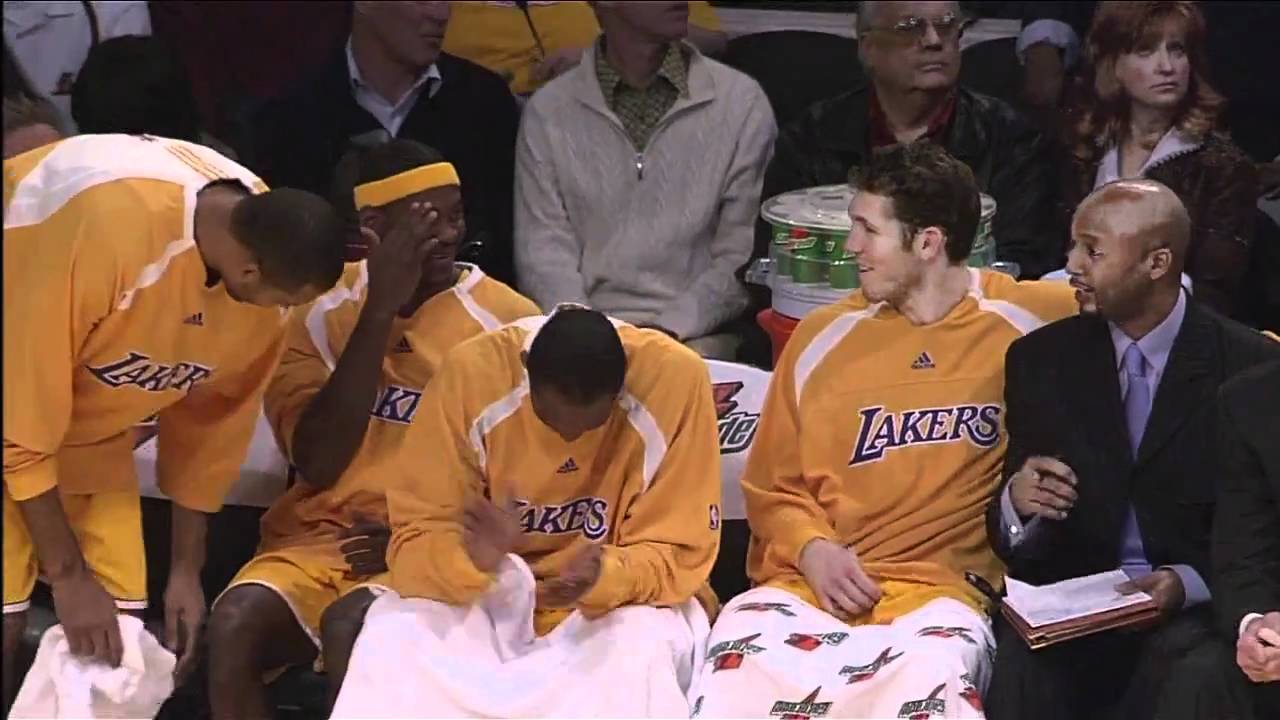 Lakers bench making fun of Lebron James - YouTube
