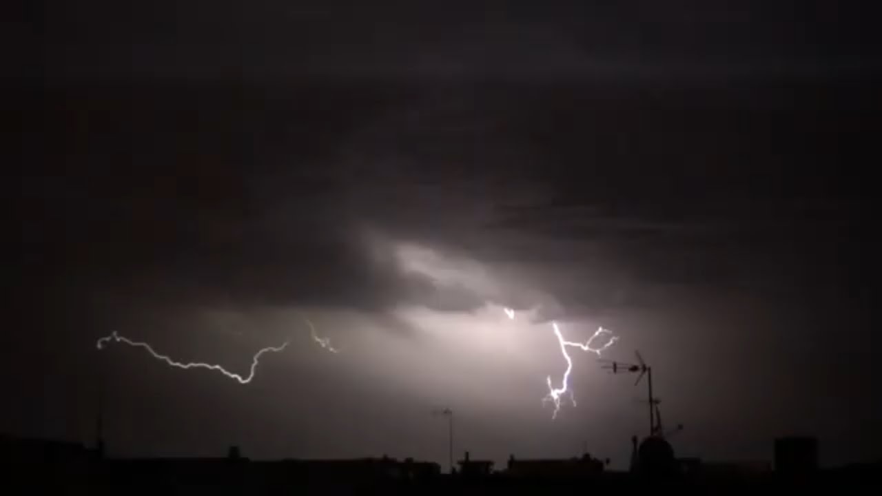 Lighting & Thundering Video | Lightning Strikes catch on camera ...