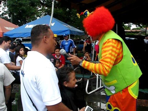 Crazy cantando con el Payaso Pipo - YouTube