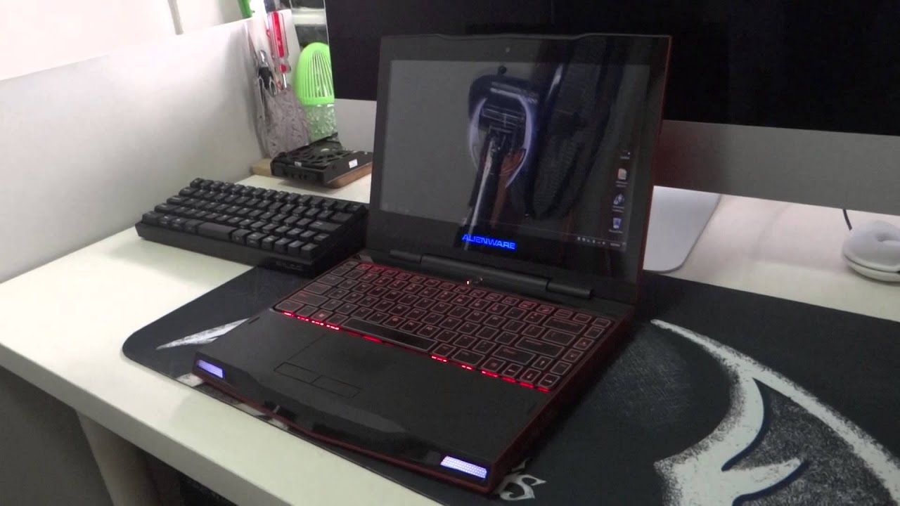 Alienware M11x R3 Light! - YouTube