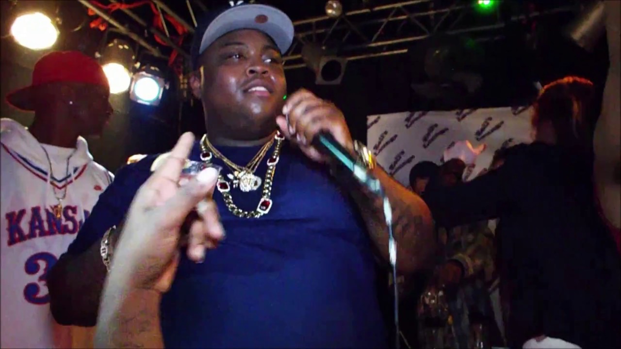 T-Rell helps falling woman during performance W/Chiffy - YouTube