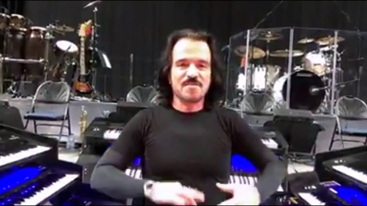 why yanni use many keyboards - YouTube
