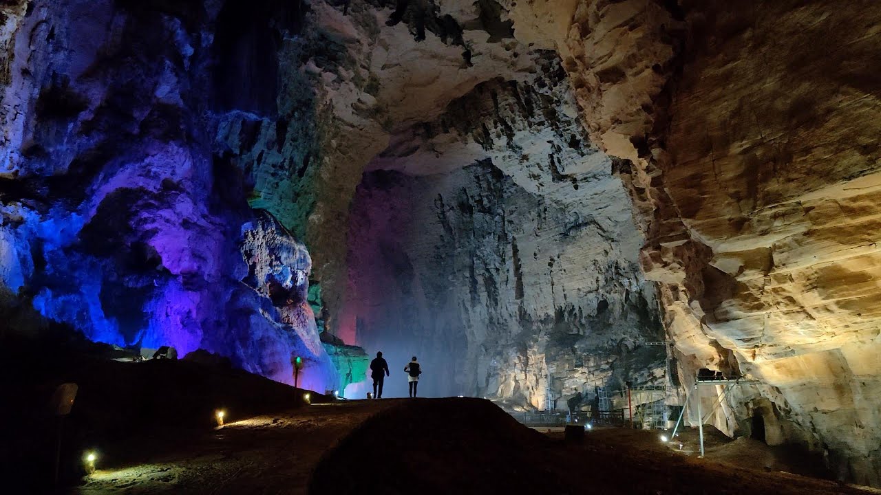 Day 8 Tenglong Cave in Enshi 恩施腾龙洞 - YouTube