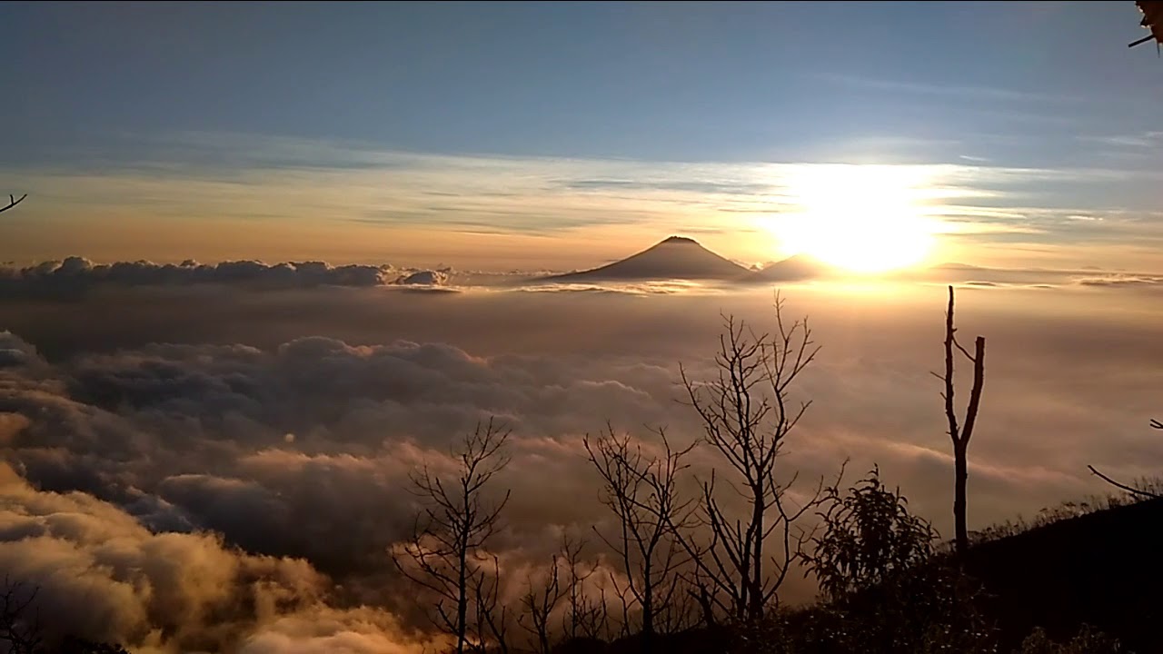 Sunset merbabu via suwanting - YouTube