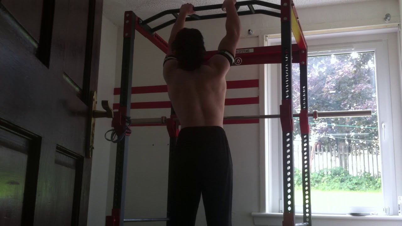 Blood flow restricted pullups for bigger biceps - YouTube