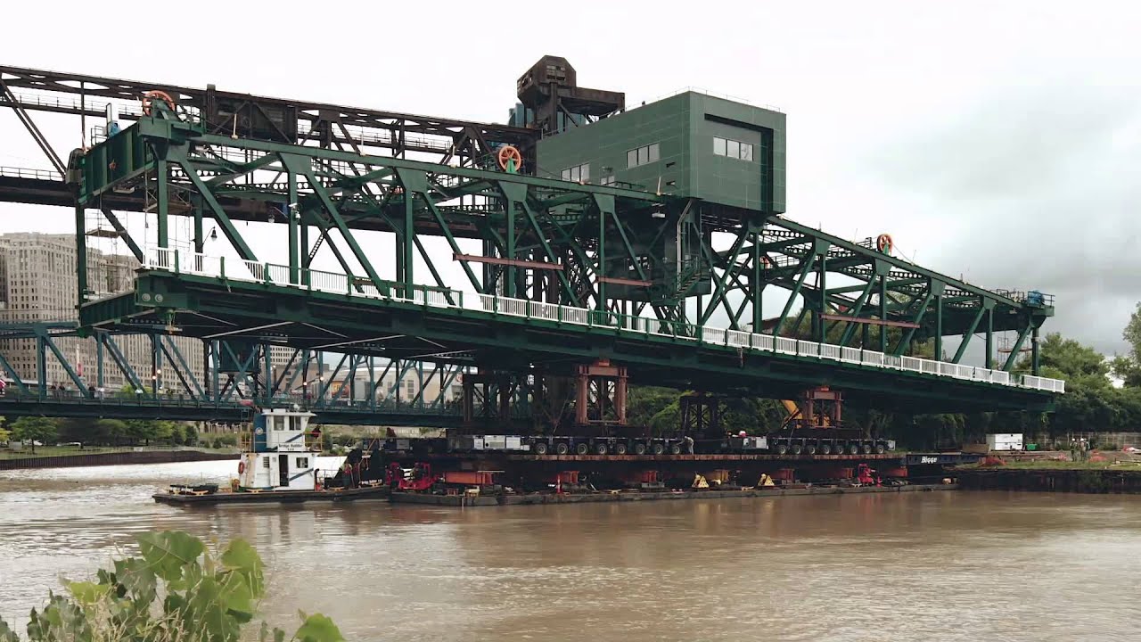Time Lapse: Moving Columbus Rd Bridge onto Barge (@BiggeCrane) - YouTube