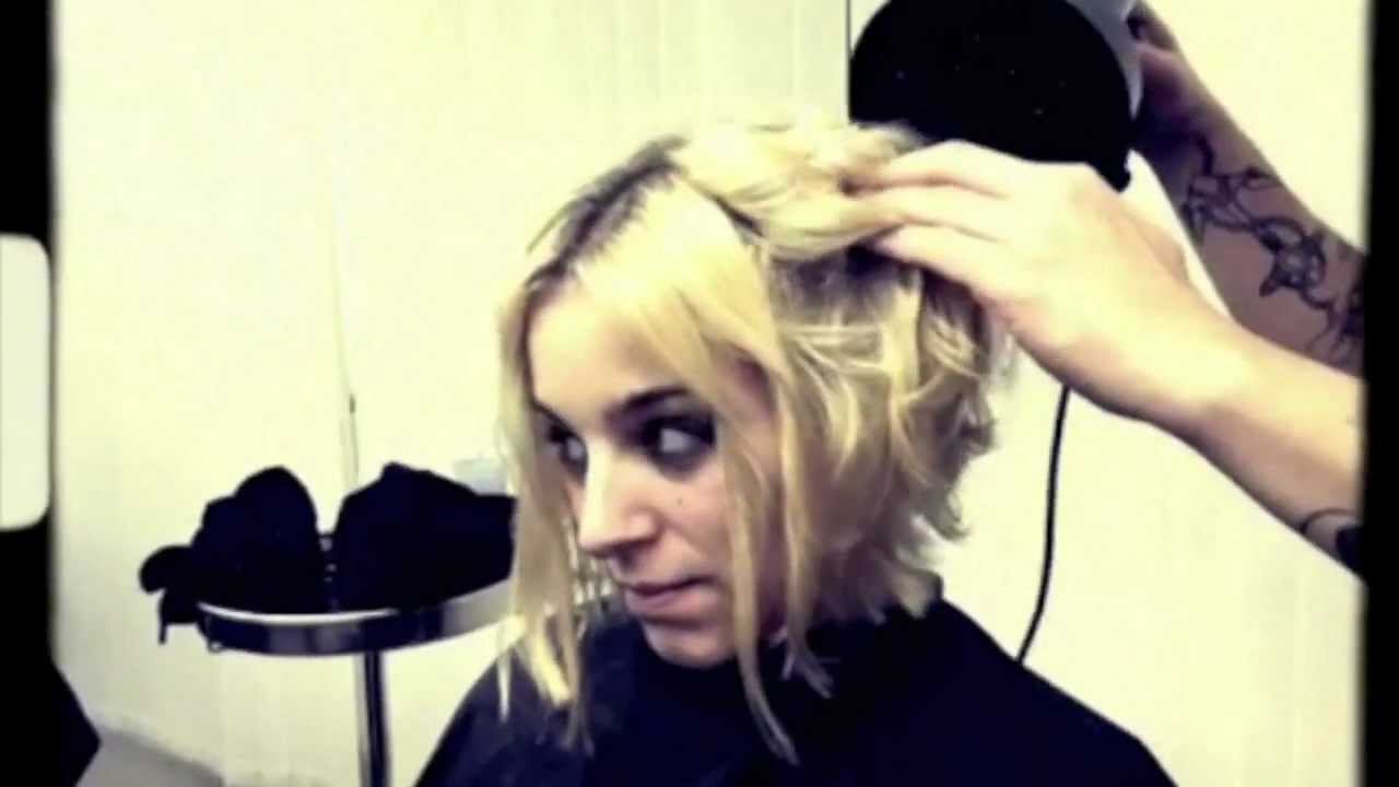 Grooming - Nausicaa vs Carolina - YouTube