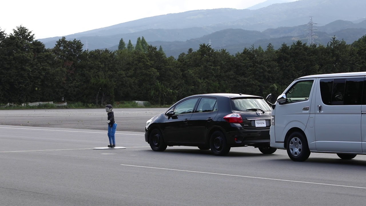 (Daytime) Pre-Collision System (PCS) for pedestrian detection - YouTube