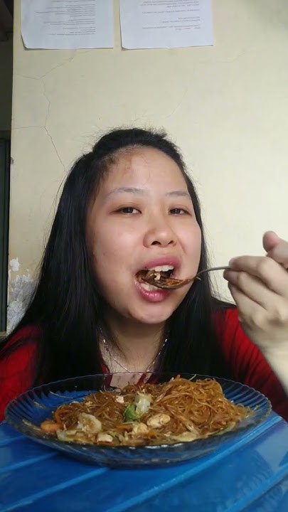 makan bihun goreng masakan rumah emang paling enak ! - YouTube