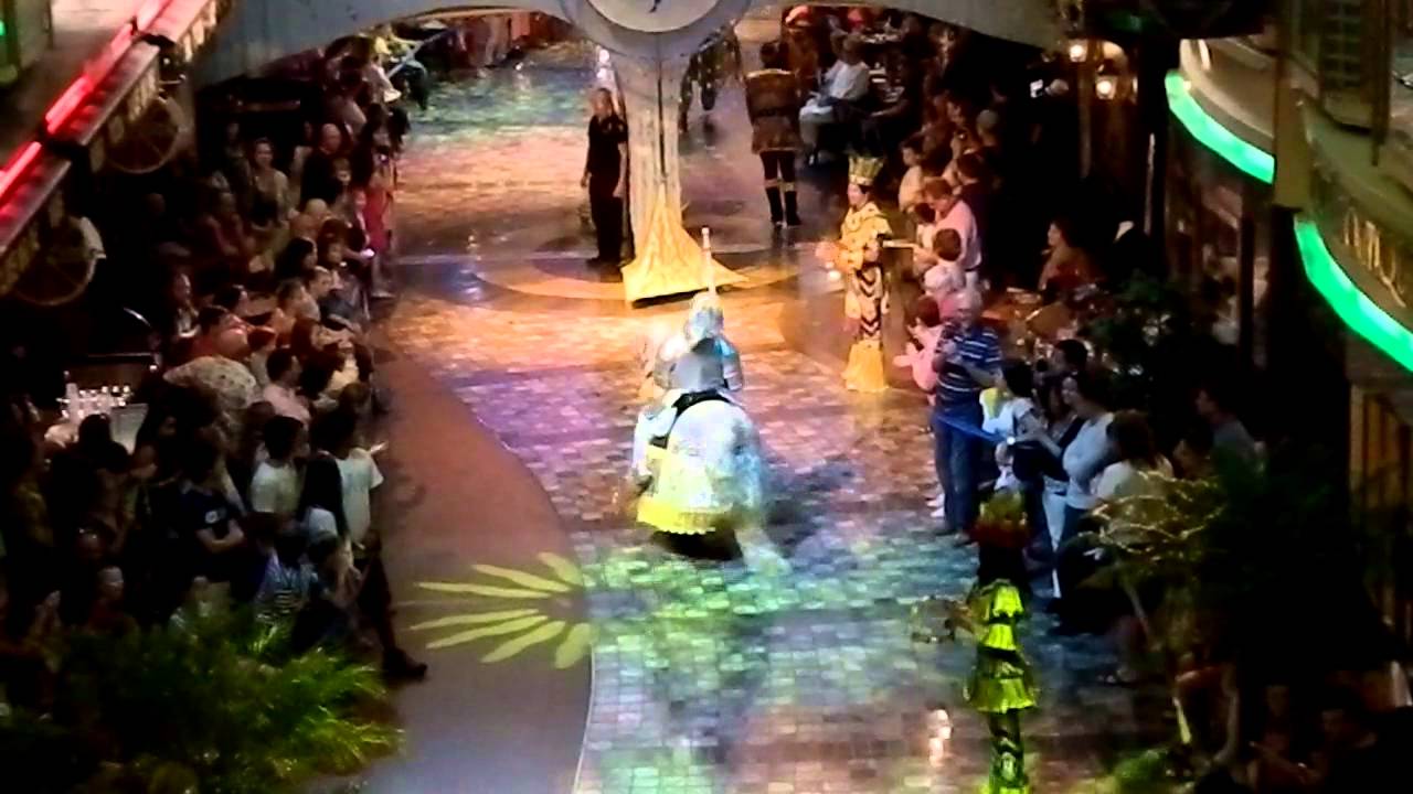 Dreamworks Cruise Parade (Part 1) - YouTube