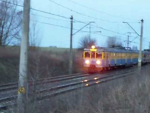 EN57-989 + EN57-923 - YouTube