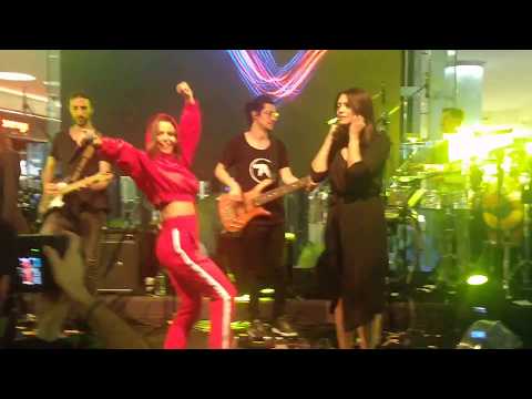 Simge Sağın - Sarışınım (Mall Of İstanbul AVM) (08.06.2018)