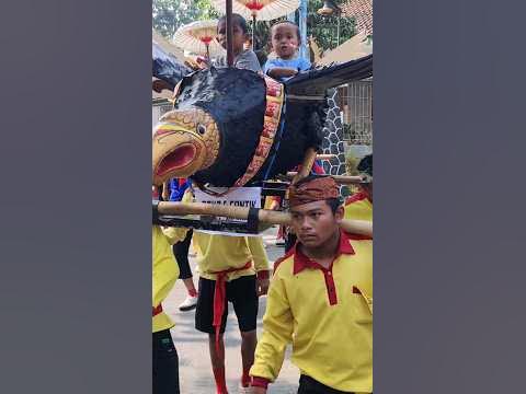Arak Arakan Rajawali Benjang Seru Bangettt - Seni Benjang Mekar Budaya - YouTube
