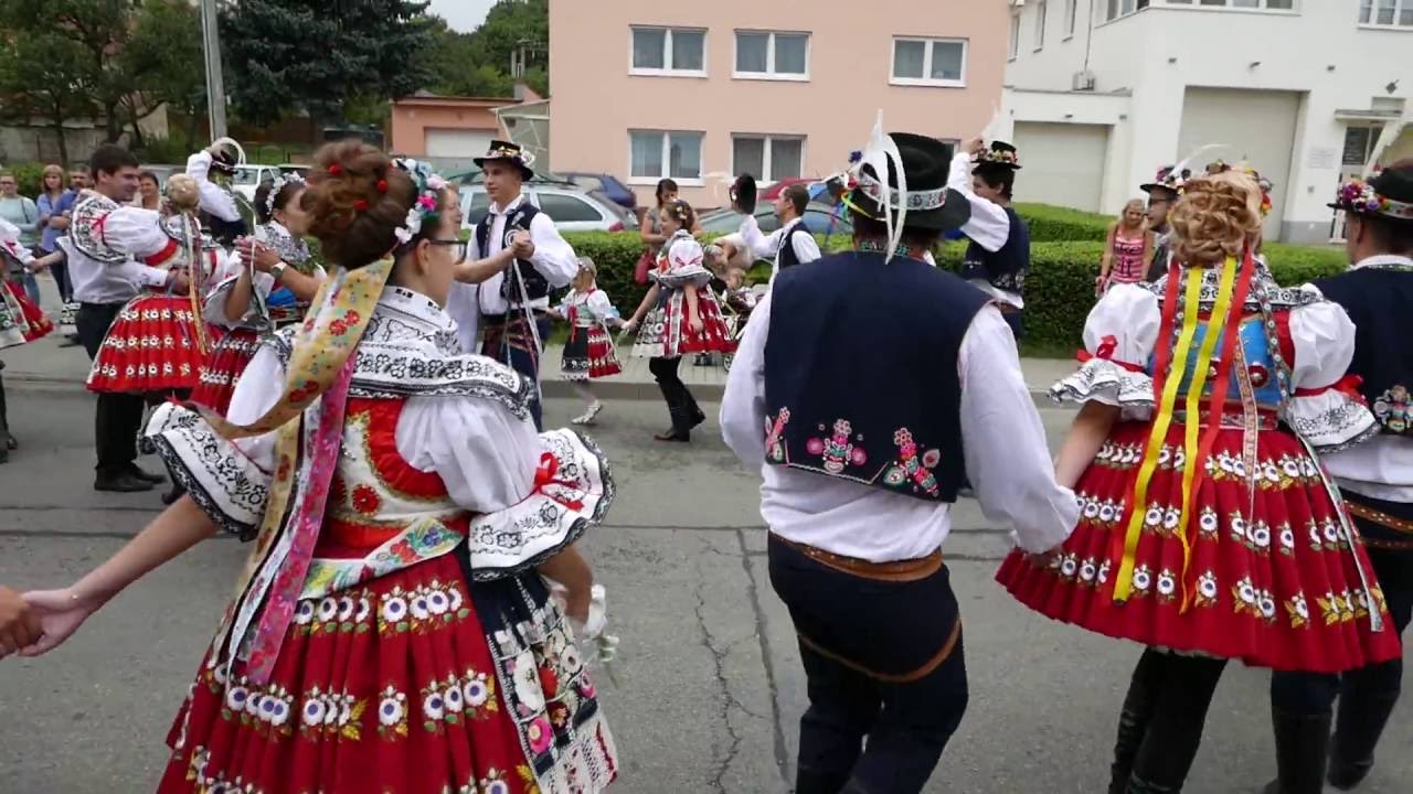 Moravian Folk dancing in Pozořice - YouTube