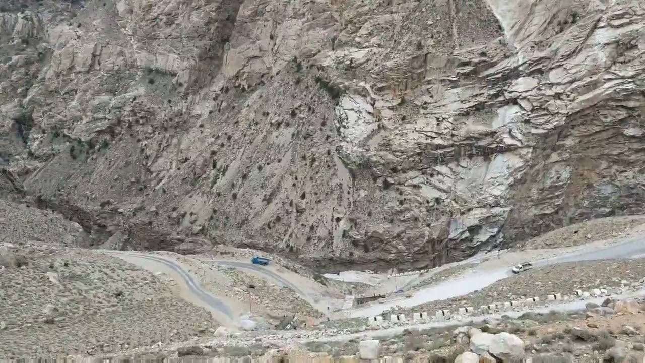 Mountainous view of Hangrang Valley after crossing Khab confluence in ...