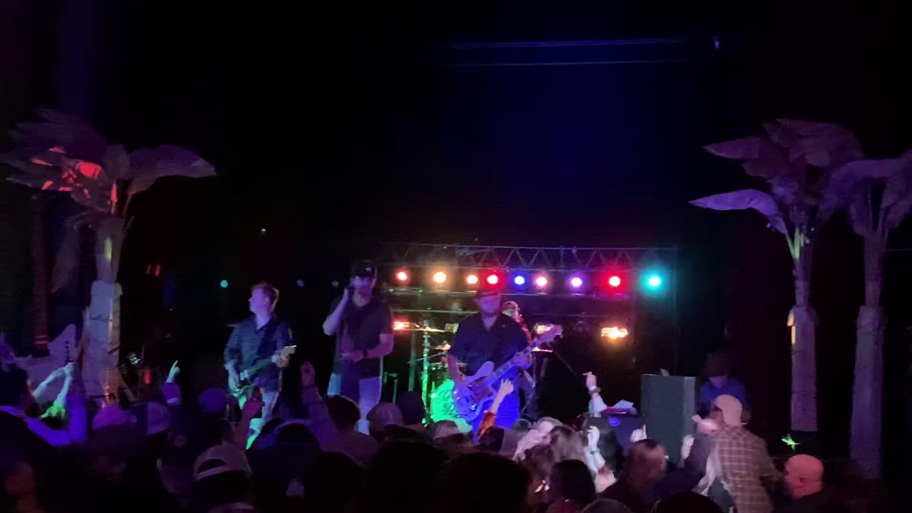 Paxton Peay // Family Tradition (cover) *LIVE* at Hobie's On Main - YouTube