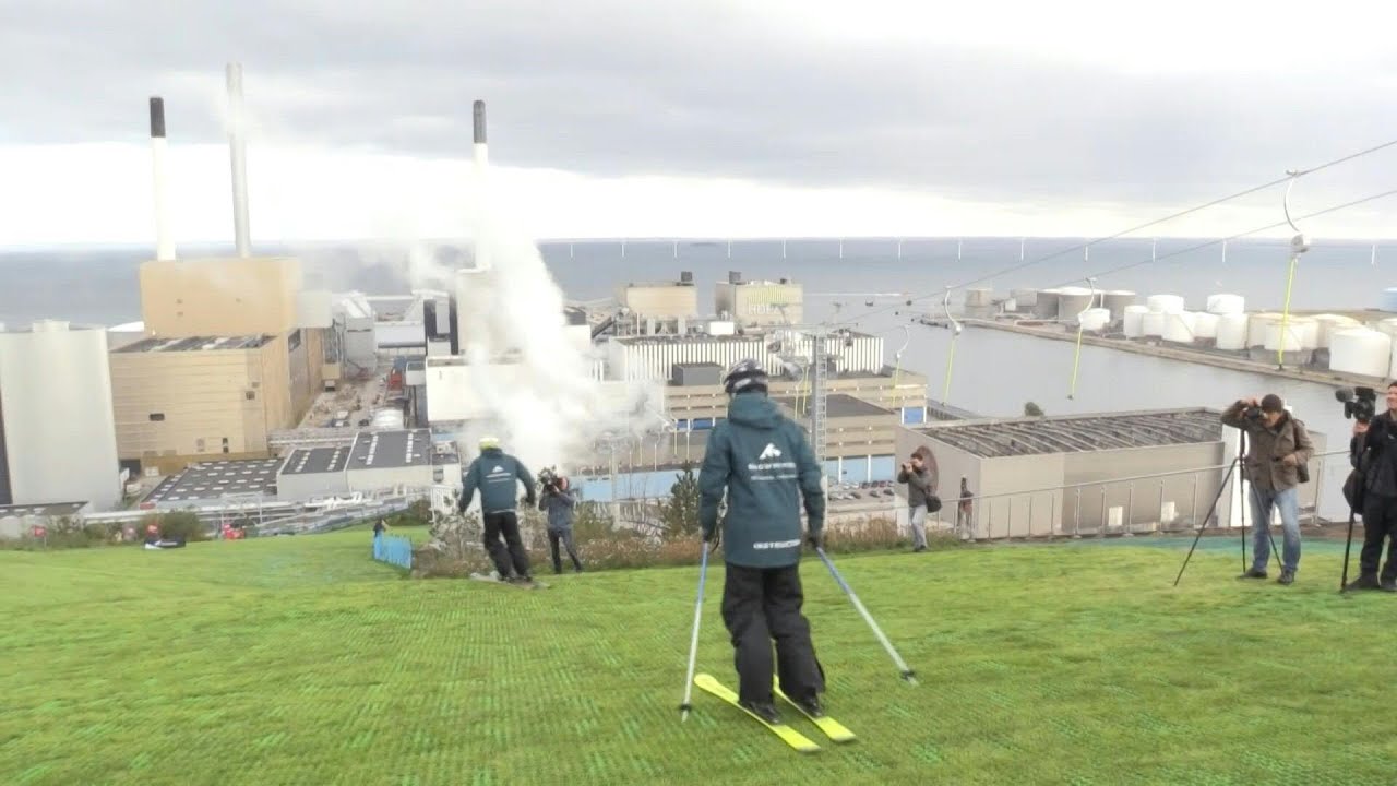 In Denmark, the world's first ski slope on a waste incinerator opens ...