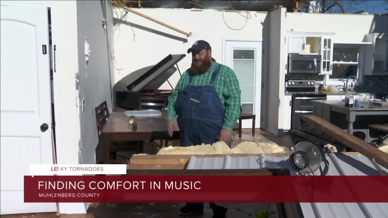 A Kentucky man without a house continues making music - YouTube
