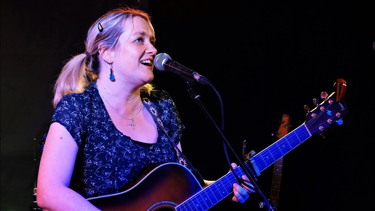 HELEN WREN - 'WAGON WHEEL' Live @FTMClub June 2019. - YouTube