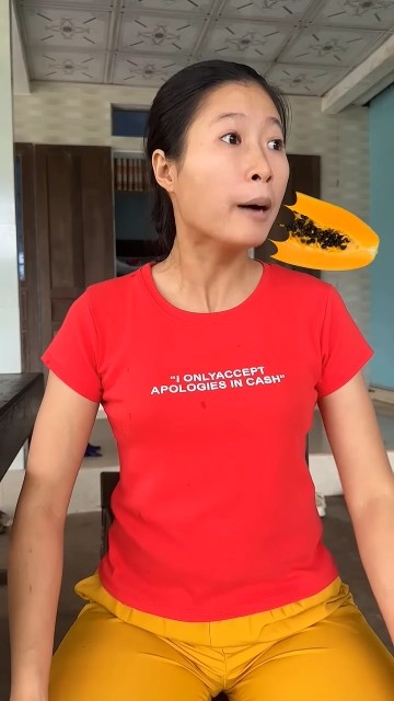 Hana eats chili peppers, papayas, and lizards in a funny way🤵🏻😂😆#shorts by Hana - YouTube