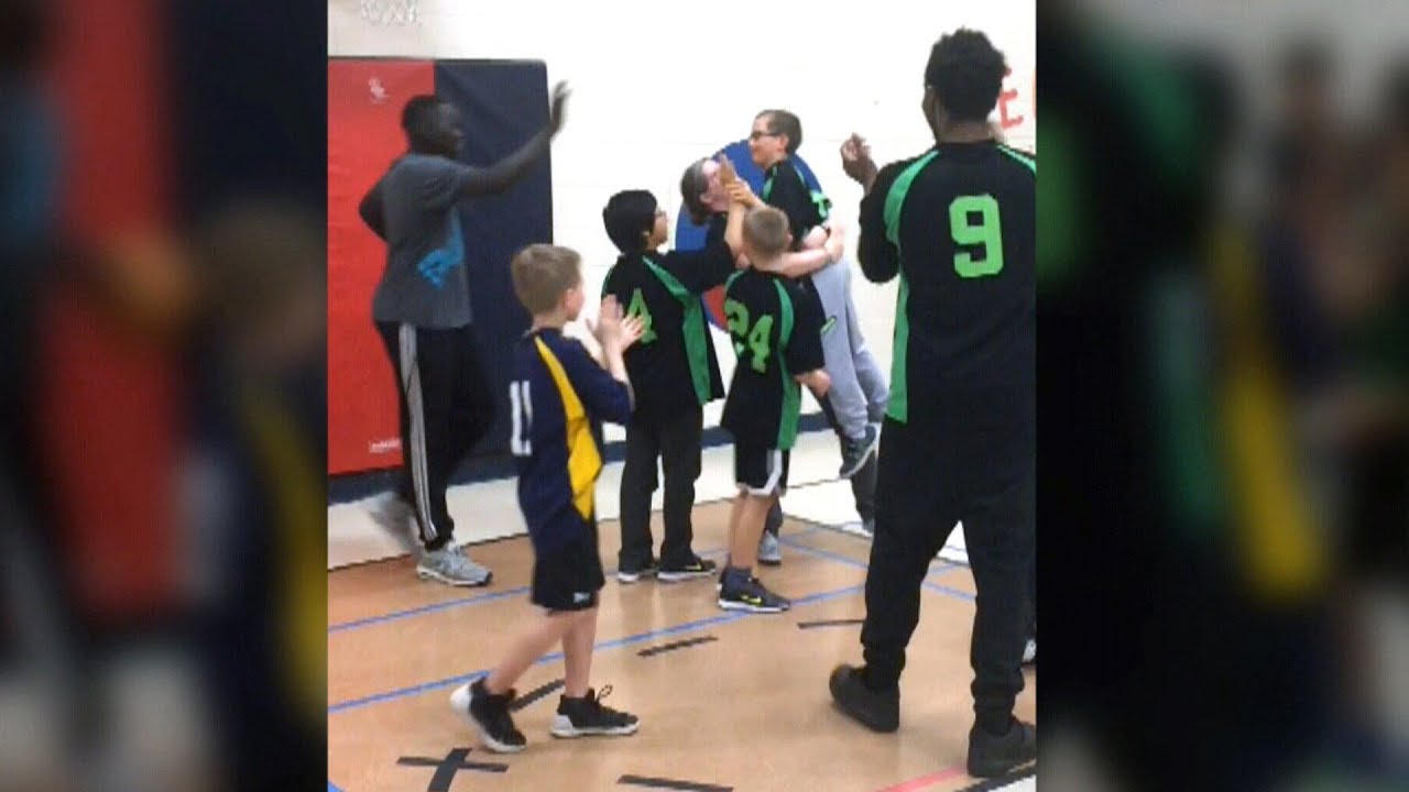 Ottawa boy with autism becomes a basketball hero - YouTube