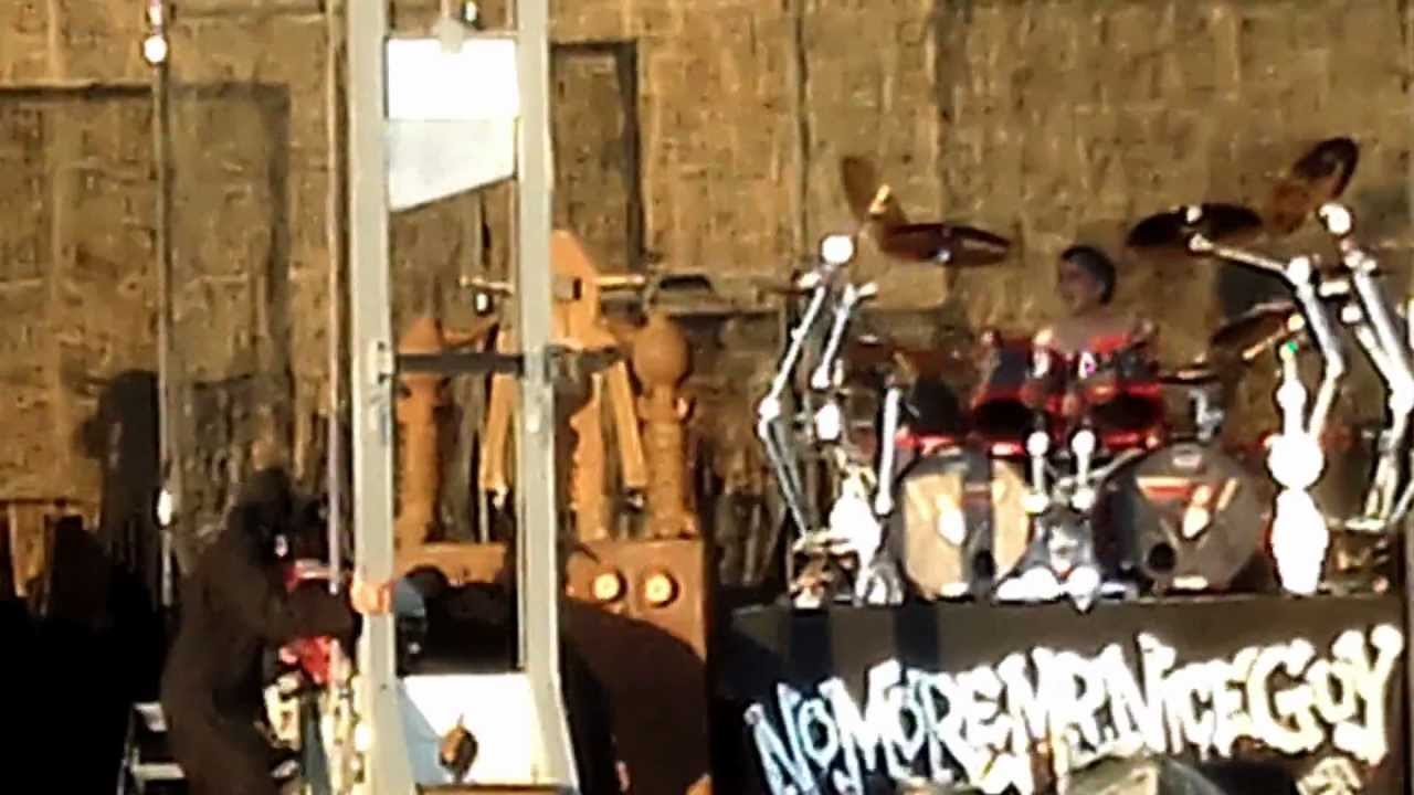 Alice Cooper - I Love the Dead - Guillotine - Rock Fest 2012 - YouTube