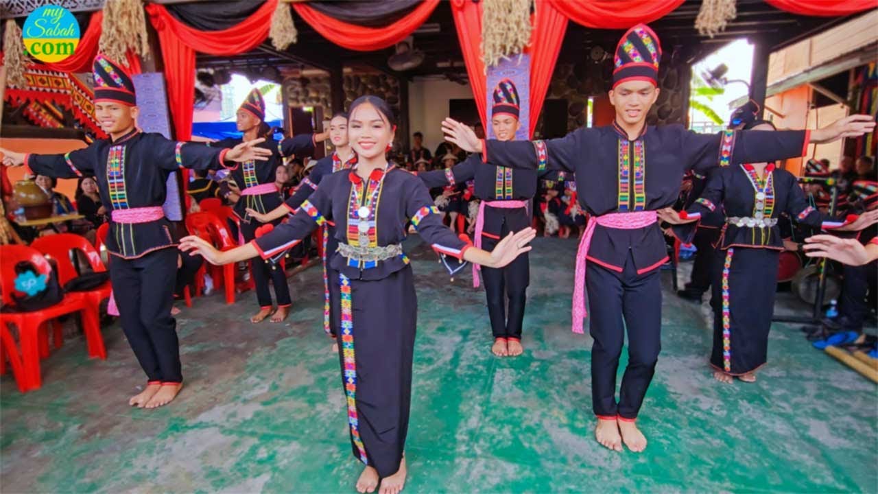 Traditional dance by the Gana people from the Keningau district - YouTube