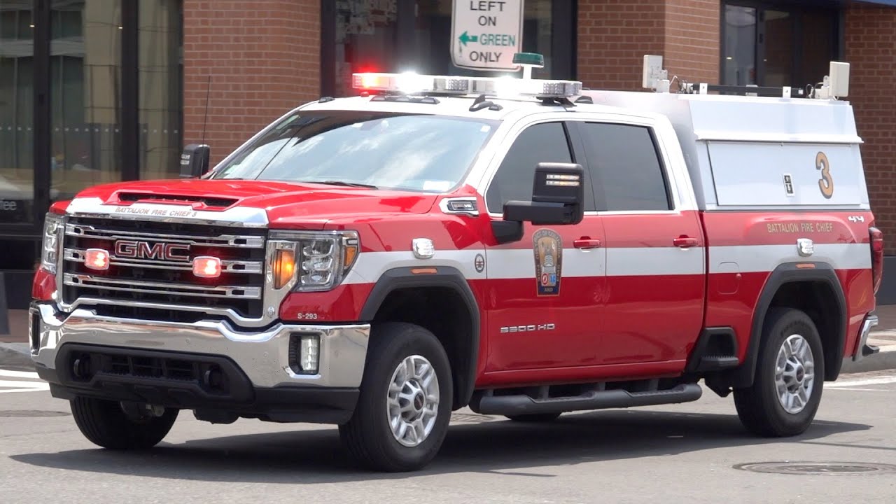 DCFD Battalion Chief 3 Responding - YouTube