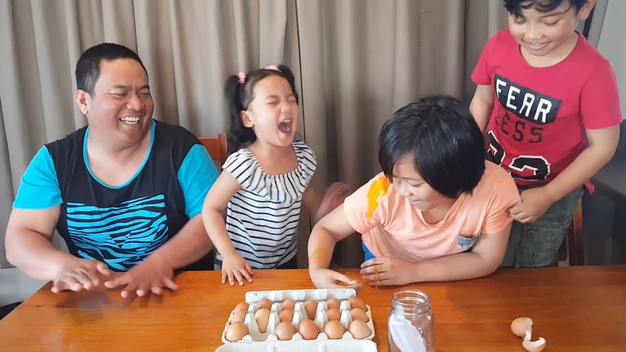 Egg Roulette Family Fun Time - YouTube