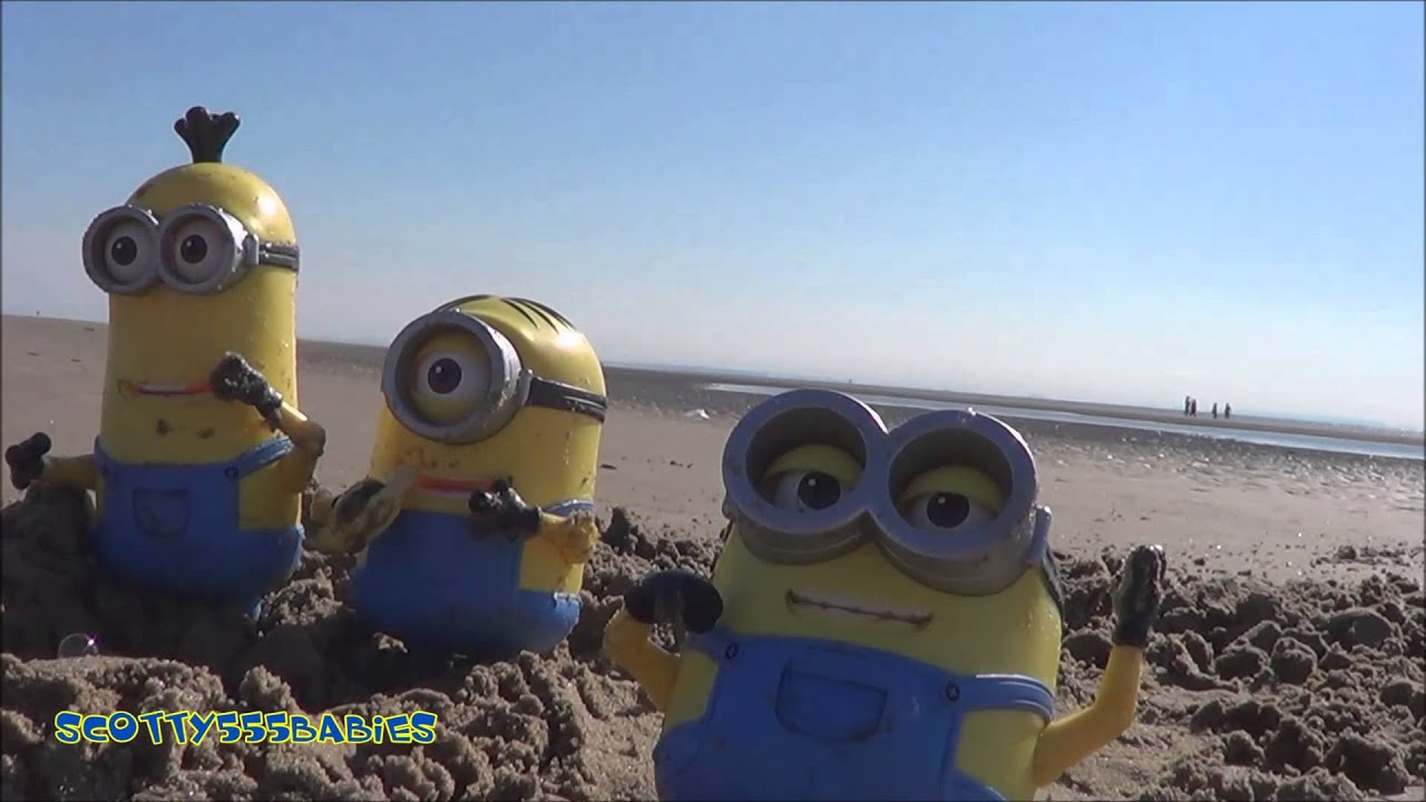 Minions Kevin Stuart & Bob go to the seaside, Blackpool beach - YouTube