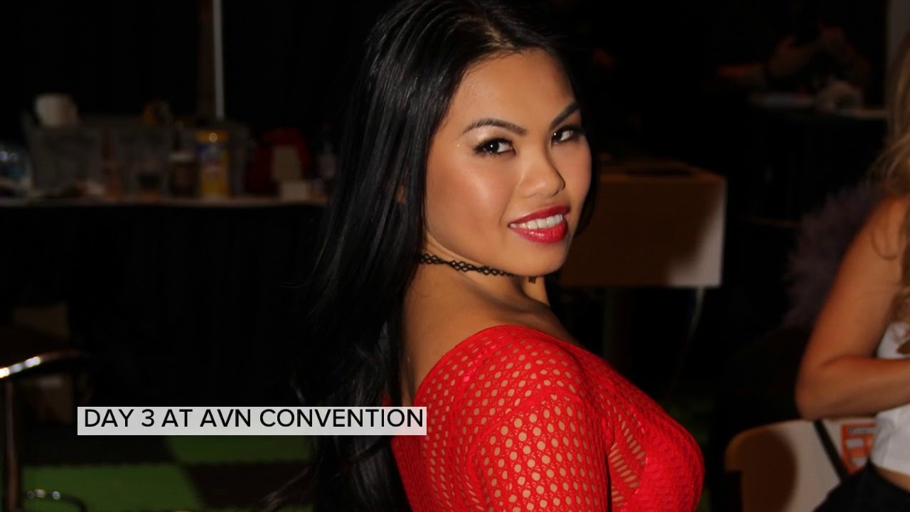 Cindy Starfall's 2018 AVN convention photos - YouTube